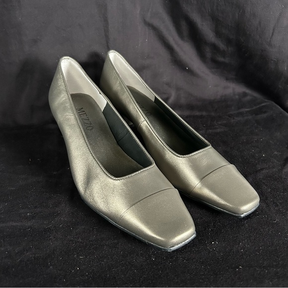 Van Eli | Shoes | Mezzo By Vaneli Vintage Leather Heel Pumps | Poshmark